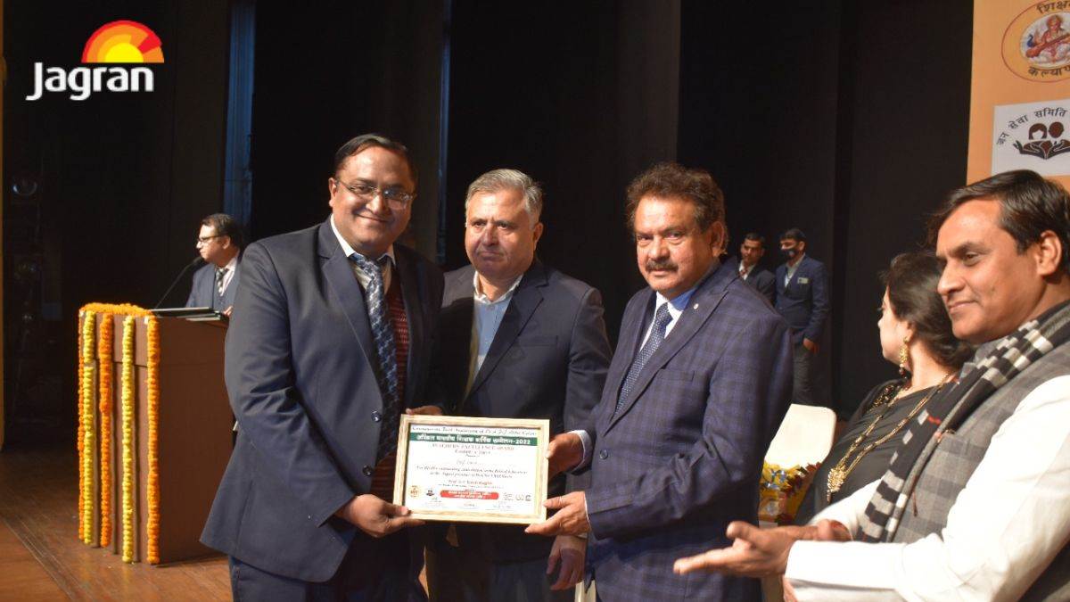 Jamia Millia Islamia : डॉ आसिफ उमर को मिला टीचर्स एक्सीलेंस अवॉर्ड ...