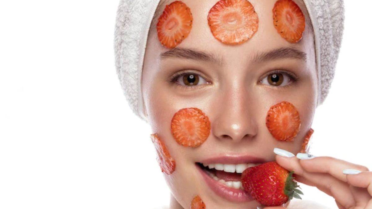 Skin Care Tips: स्ट्रॉबरी से पाएं निखरी और बेदाग त्वचा, ऐसे बनाएं फेस ...