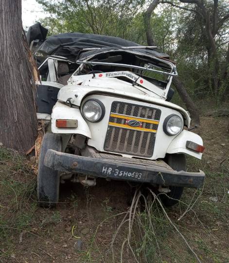 पेड़ से टकराई जीप, एक की मौत, एक गंभीर