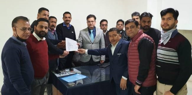 जीएसटी भरने में आ रही परेशानी, सौंपा मांगपत्र - The lawyers gave ...