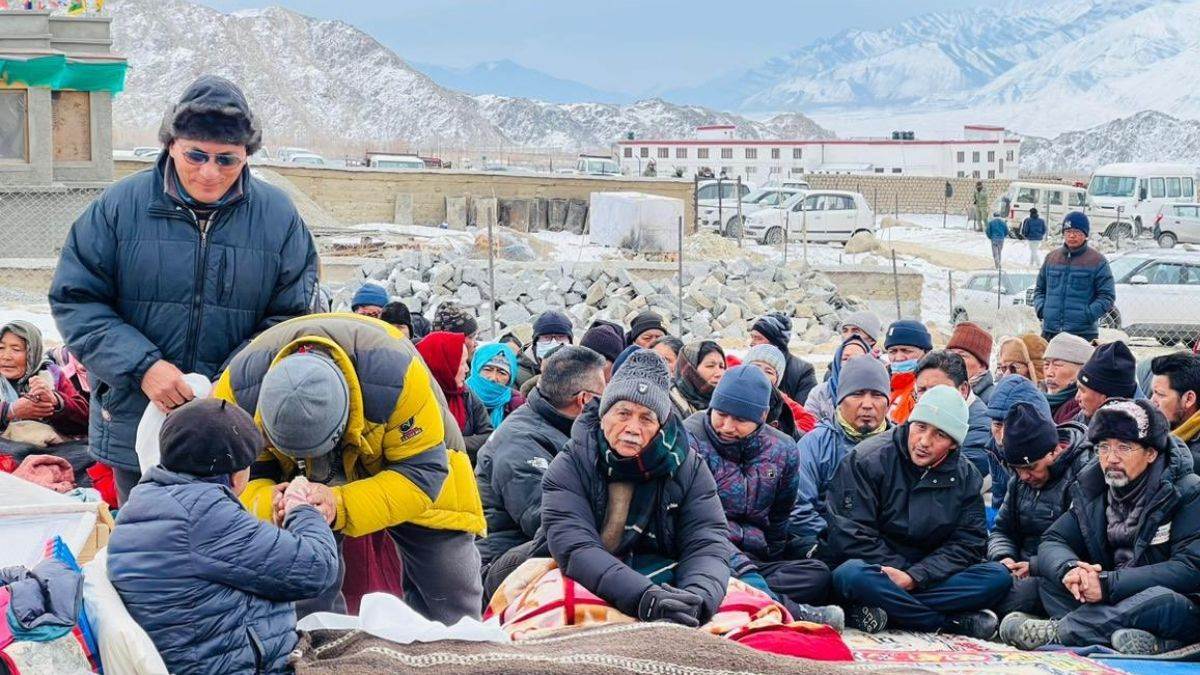 Sonam Wangchuk: सोनम वांगचुक का अनशन खत्म, लद्दाख को बचाने के लिए कर ...