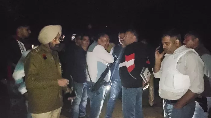 BSP नेता हत्याकांड का मुख्य शूटर एनकाउंटर में ढेर, 3 पुलिसकर्मी भी घायल ...