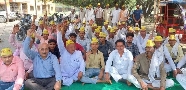 जाति प्रमाण पत्र जारी की मांग को लेकर धनगर समाज का अनिश्चितकालीन धरना ...