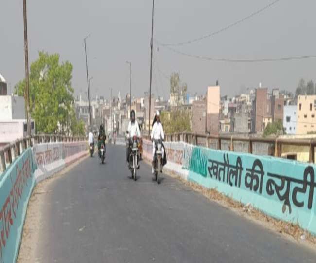 आधा फ्लाईओवर कर रहा खतौली की 'ब्‍यूटी' का बखान, आधा पड़ा बदरंग, स्वच्छ ...