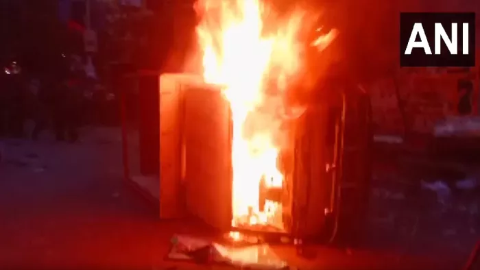 हावड़ा: रामनवमी जुलूस के दौरान हंगामा, अराजक तत्वों ने कई गाड़ियों को ...