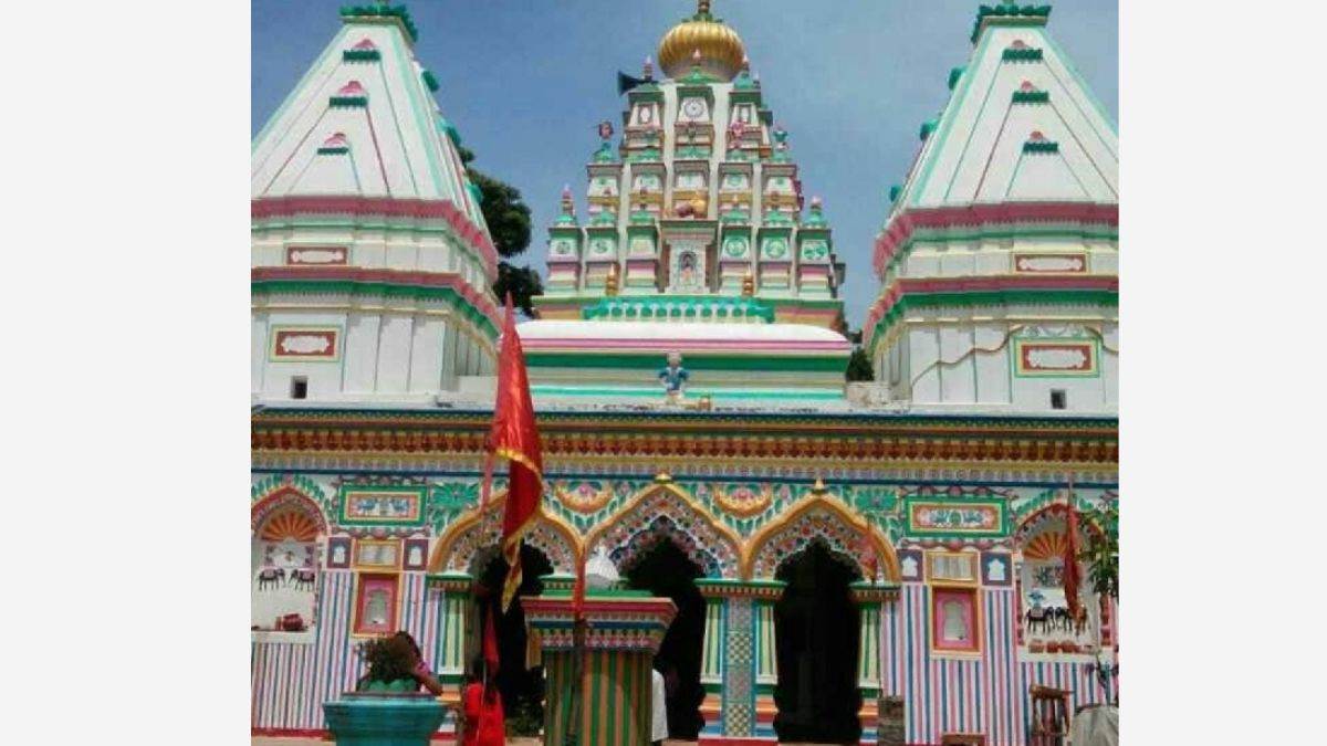 Latehar: बेलरस, उड़द घोल व कच्चे लाह से बने रामजानकी मंदिर ने पूरे किए ...