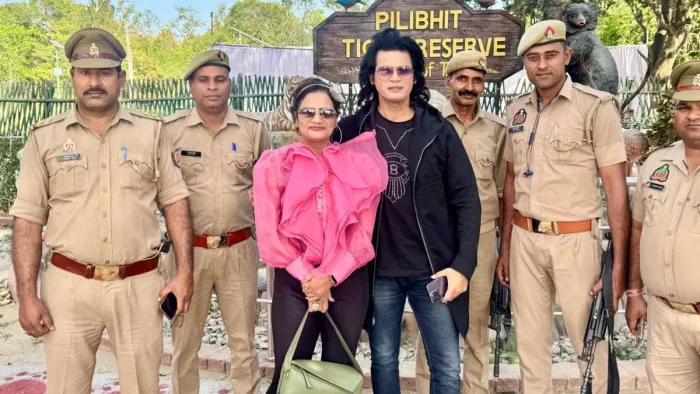 बॉलीवुड अभिनेता मुकेश जे भारती ने पत्नी संग देखा टाइगर रिजर्व, करेंगे ...