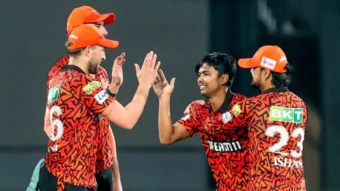 DC vs SRH: Zeeshan Ansari ने डेब्‍यू मैच में मचाया तहलका, दिल्‍ली की ...