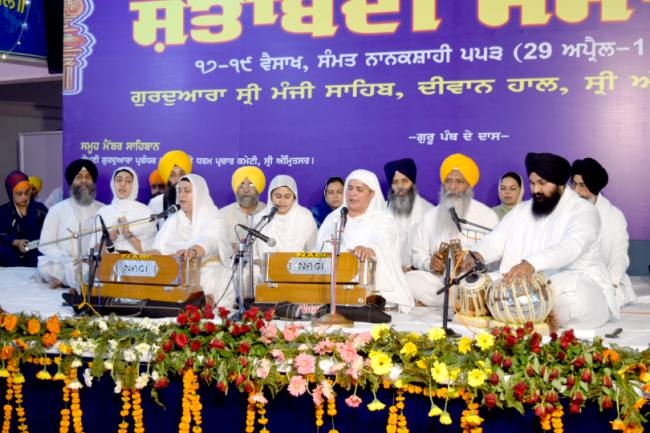 प्रकाश पर्व कार्यक्रम में जगीर कौर ने किया कीर्तन - Jagir Kaur Perform ...