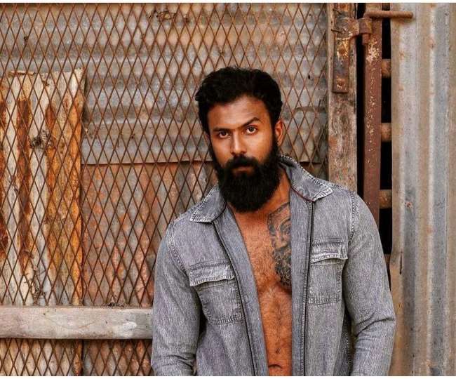 कोरोना पीड़ितों की मदद के लिए एंबुलेंस ड्राइवर बने साउथ के ये एक्टर - South indian actor Arjun ...