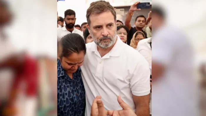 'दादी होतीं तो देश दे चुका होता जवाब....', शुभम द्विवेदी के परिवार से ...