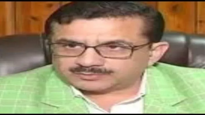 लखनऊ में अधिकारियों के आश्वासन के बाद पार्किंग से हटे जितेंद्र नारायण ...