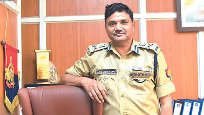 UP New DGP: डीजीपी आरके विश्वकर्मा कार्यकाल 31 को होगा पूरा, IPS विजय को म‍िल सकती है यूपी पुल ...