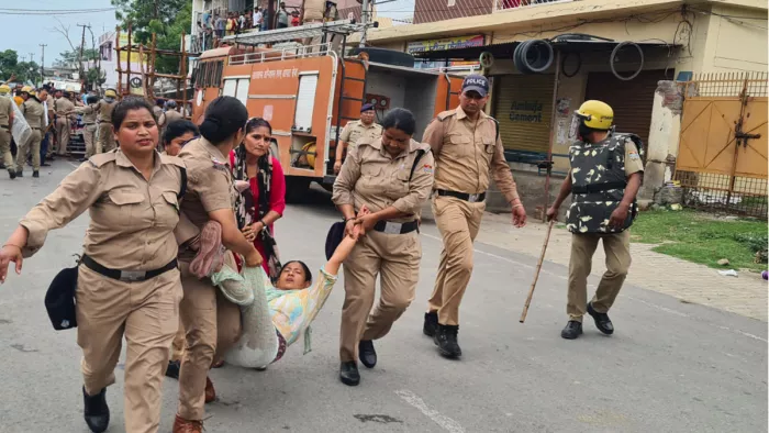 Ankita Bhandari Murder Case: अदालत में फैसला, सड़क पर बवाल; पथराव के दौरान तीन पुलिसकर्मी चोटिल ...