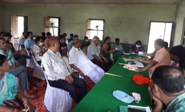 प्रखंड की कई समस्याओं को ले बैठक में हुई गरमा गरम बहस - Hot debate took ...