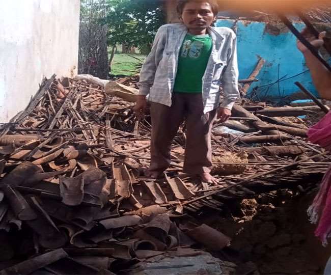 चतरा में घर की दीवार गिरने से वृद्ध महिला की मौत बच्‍चा गंभीर Chatra ...