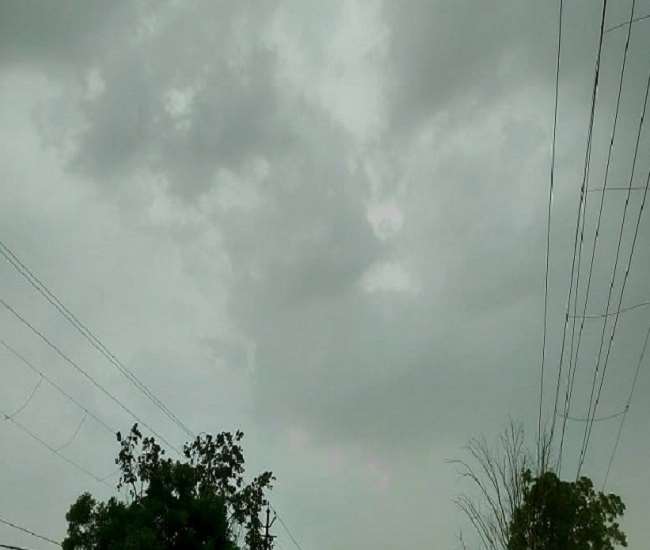 Aligarh Weather Report : आसमान में बादलों का डेरा, लोगोें को बारिश की ...
