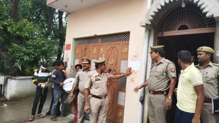 Saifai: हत्‍या के मामले में दो महीने से फरार है पूर्व प्रधान, पुल‍िस ने ...