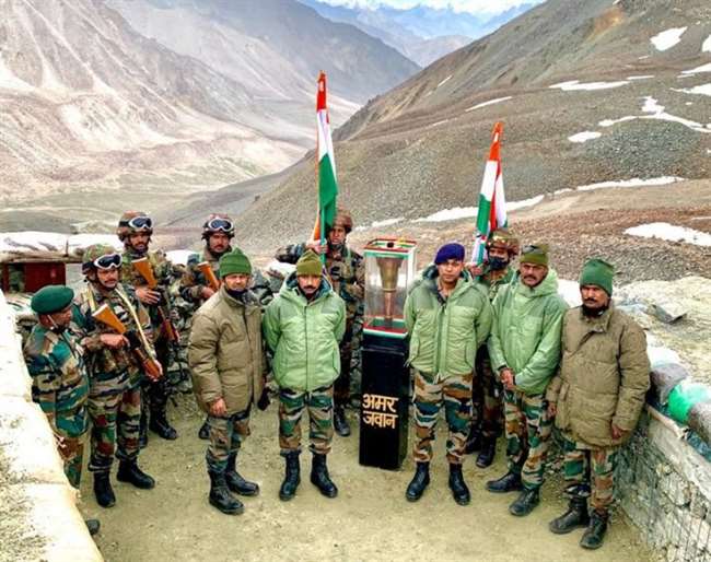 Swarnim Vijay Mashaal : कारगिल में 50 साल पहले लड़े गए युद्ध के निशान ...