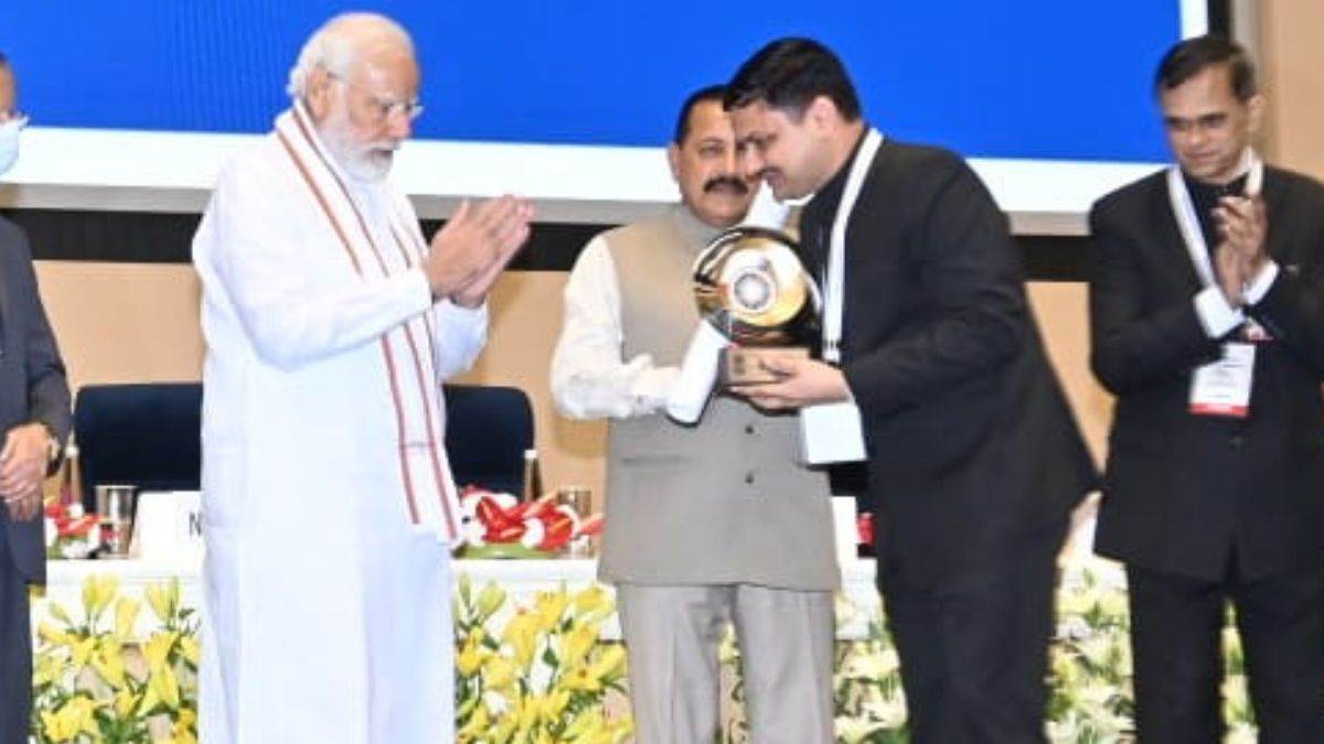 यूपी सरकार ने 24 घंटे में बदला फैसला, एस.राजलिंगम की जगह कौशलराज शर्मा ...