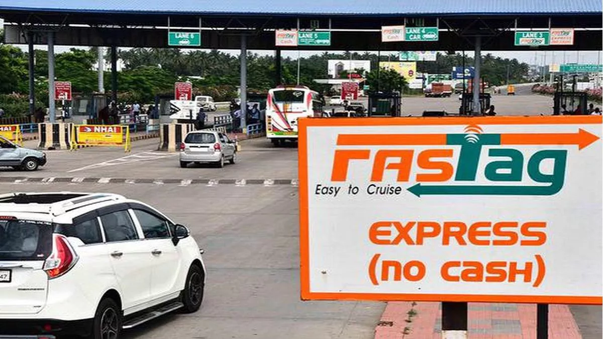 फास्टैग के नाम पर आपको भी तो नहीं मिल गया नकली स्टिकर! जानें इससे बचने ...
