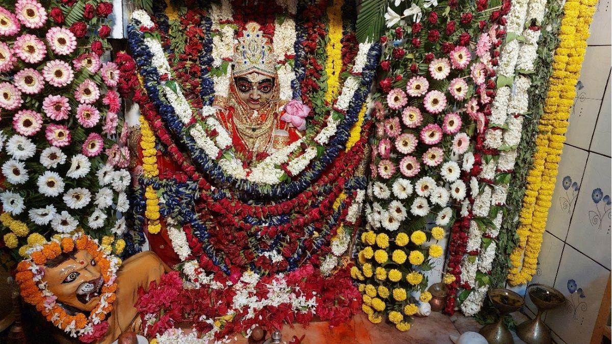 Buxar: वार्षिकोत्सव पर राज-राजेश्वरी मंदिर में भक्तों का लगा तांता ...