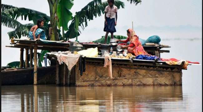 West Bengal: रुपनारायण नदी में नाव पलटी, कई लापता - West Bengal A boat ...