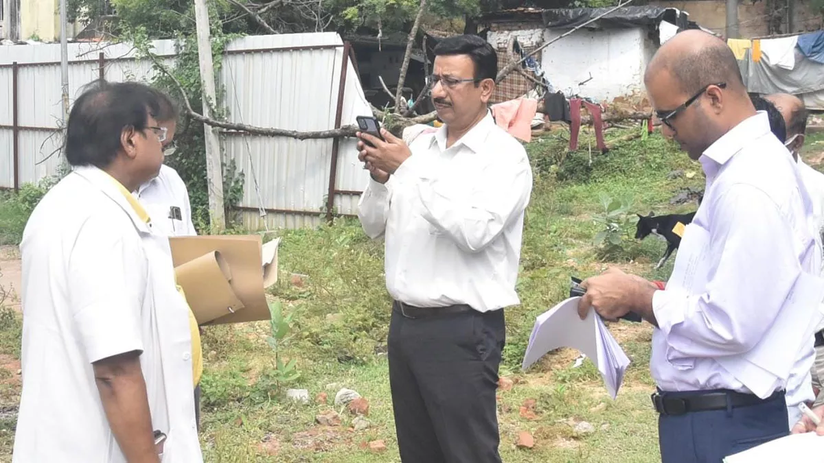 सब सेट था... लाल ड्रेस कोड में चहक रहे थे डॉक्‍टर से लेकर विभाग के सारे ...