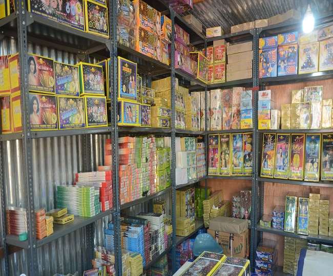 बच्चों को लुभा रहे चुटपुट और बटरफ्लाई पटाखे - Chutput and butterfly ...