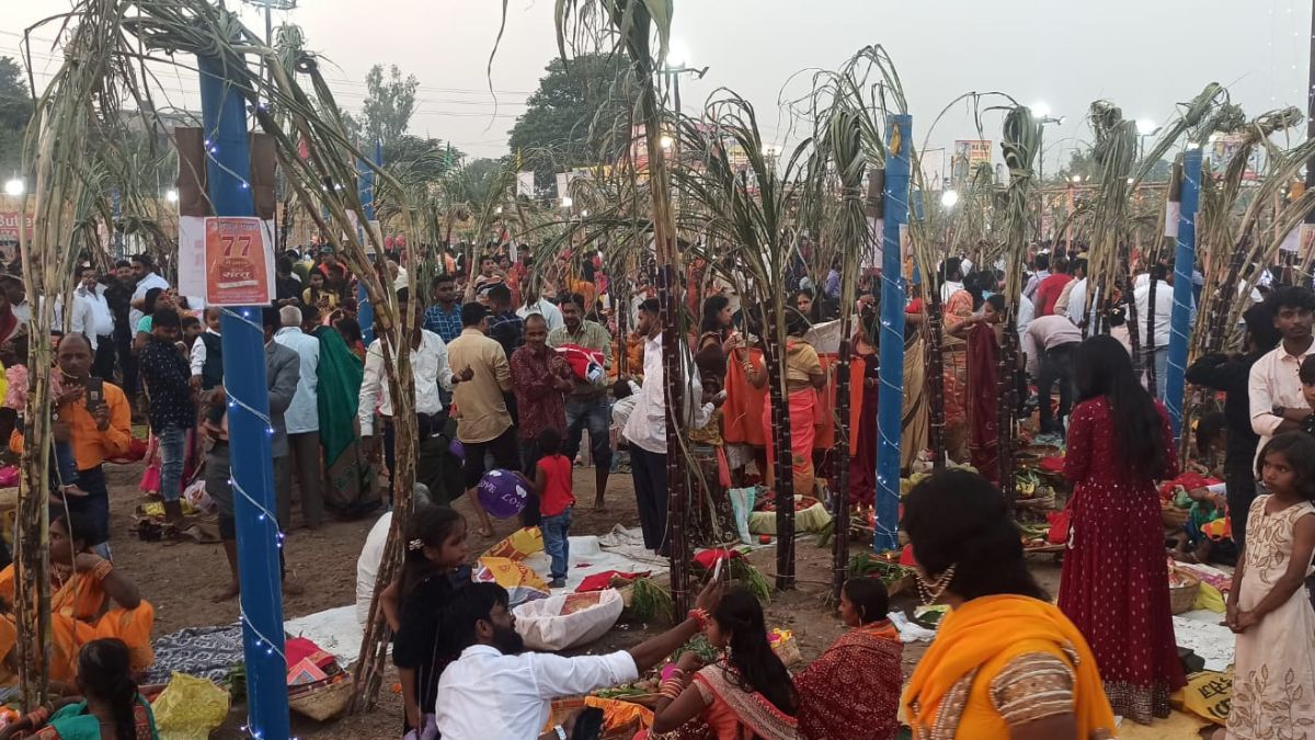 Chhath Puja 2022: गढ़वा में डंडा नदी व दानरो नदी तट पर भगवान सूर्य को ...