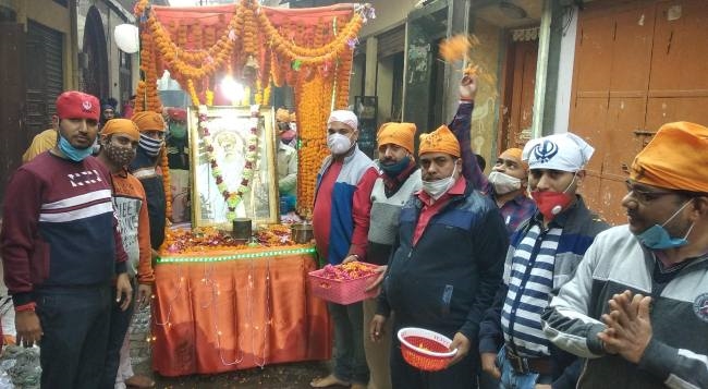 गुरुनानक देव के जन्मोत्सव पर प्रभातफेरी निकाली - Prabhatferi took out ...