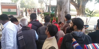 नफरत की सीमाओं को उड़ा रही ऑक्ट्राय पोस्ट पर उमंग - octroi post along ...