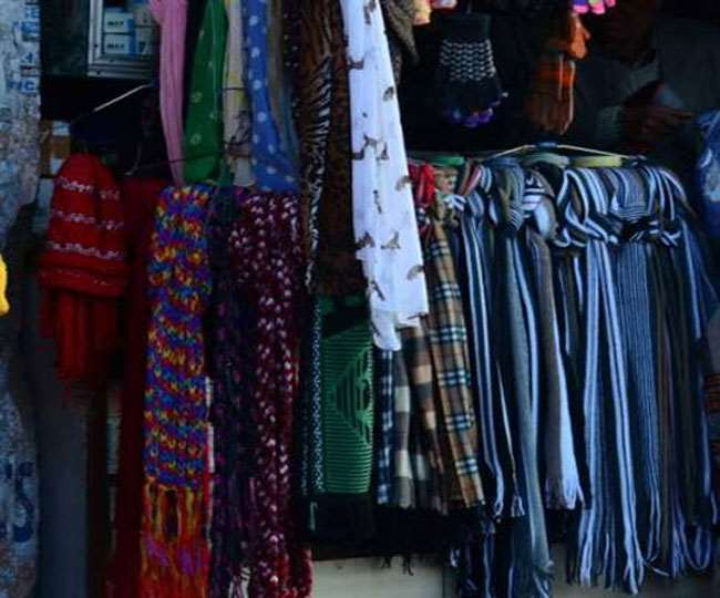 बाजार में बढ़ी मफलर की डिमांड, यूनीक लुक के साथ गर्माहट भी - Muffler ...