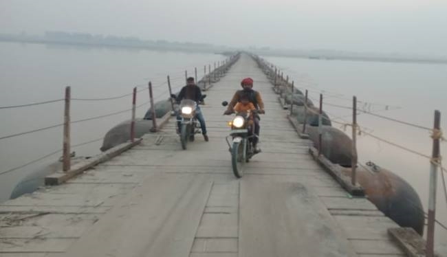 सरयू नदी पर बना पीपा का पुल, आवागमन शुरू - Pipa bridge built on Saryu ...