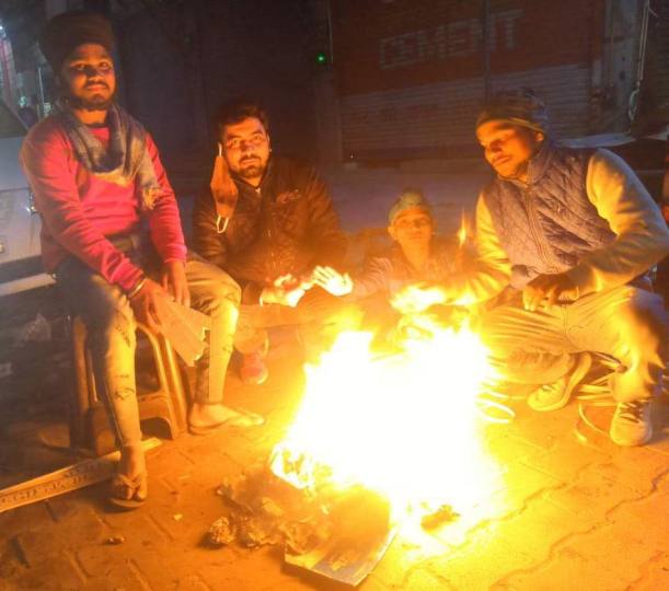 दिनभर ठिठुरन से कांपे लोग, आज और बढ़ेगी ठंडक - People shiver with ...