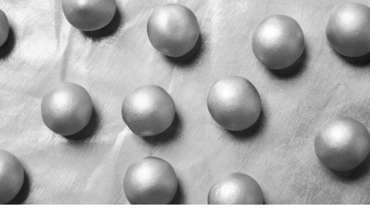 Sphatik Stone Benefits: स्फटिक रत्न धारण करने से होगा लाभ, मां लक्ष्मी ...