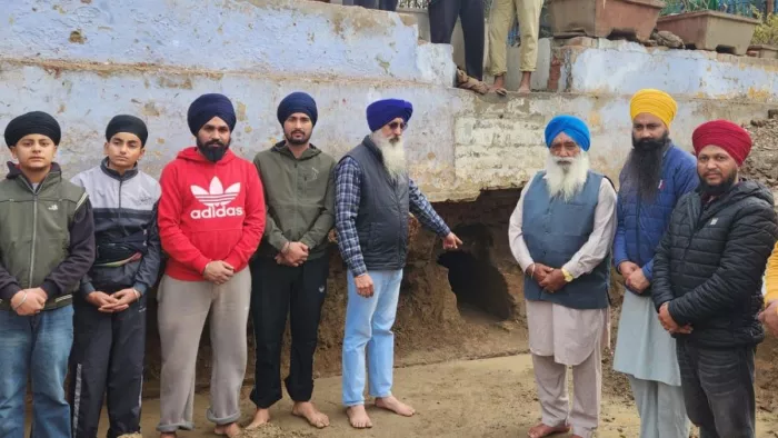 Punjab News: तरनतारन में खोदाई के दौरान गुरु अर्जन देव से संबंधित मिला ...