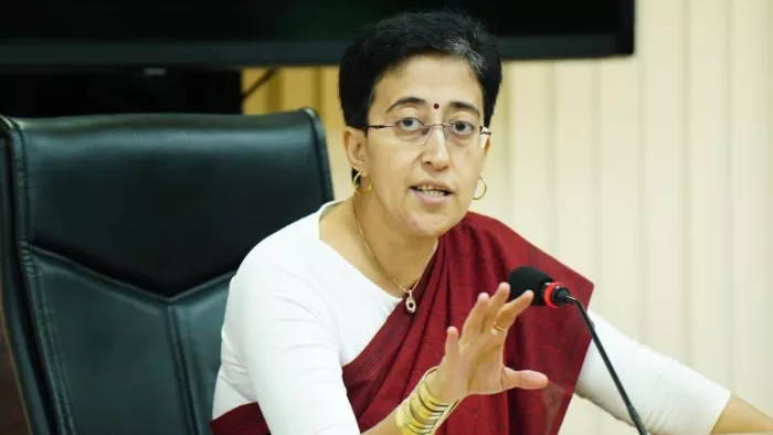 दिल्ली परिवहन विभाग पर भड़कीं CM आतिशी, ड्राइवर-कंडक्टर को दी चेतावनी ...