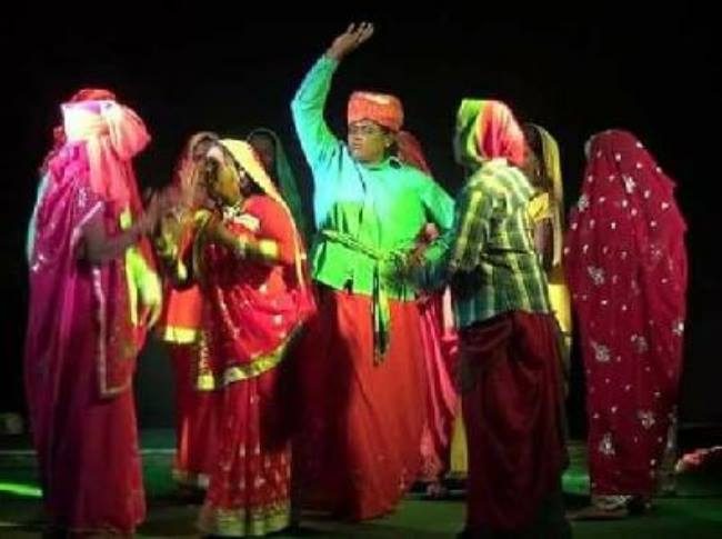 सामा-चकेवा के मंचन से बिखेरी मिथिला की मिट्टी की खुशबू - Mithila soil ...