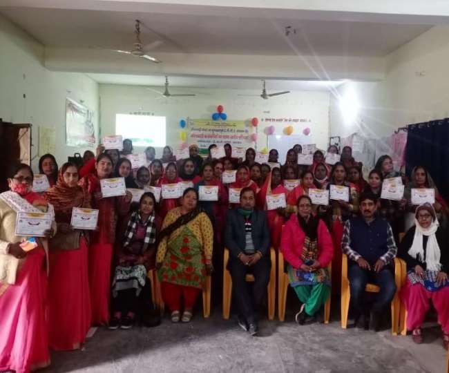 Anganwadi Centers प्रयागराज में आंगनबाड़ी केंद्रों में नौनिहालों को ...