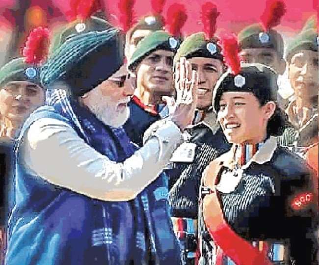 जानें कौन हैं दीपिका नेगी, जिनके साथ प्रधानमंत्री नरेंद्र मोदी ने ...