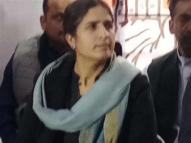 वाराणसी में 'महामहंगाई भाजपा लाई' पुस्तिका का कांग्रेस की राष्‍ट्रीय ...