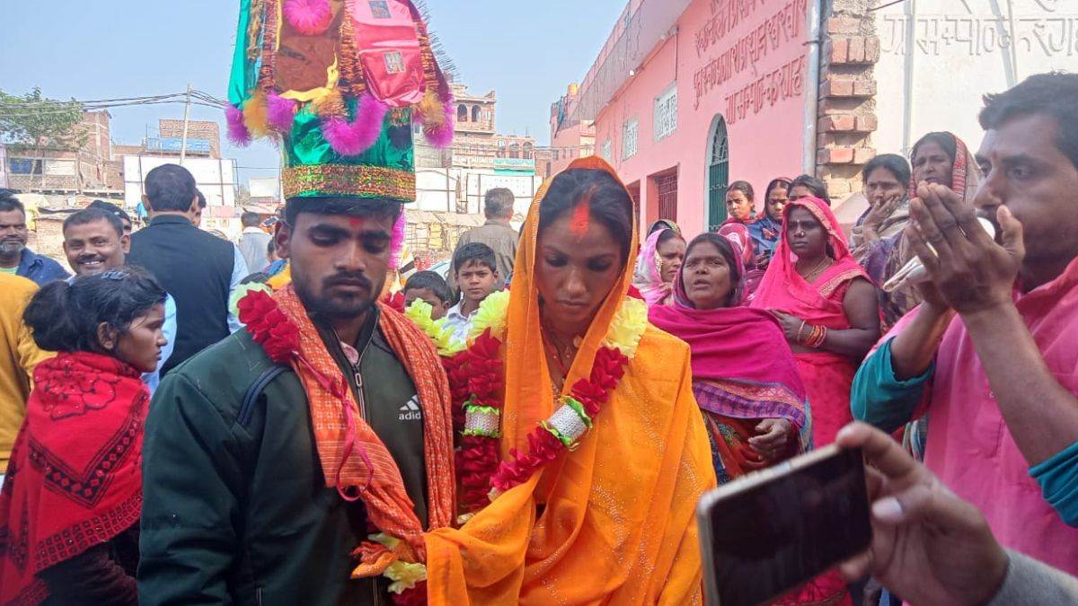 Rohtas रात में प्रेमिका से मिलने गए युवक को लड़की के परिवार ने पकड़ा थाने पहुंचा मामला तो 