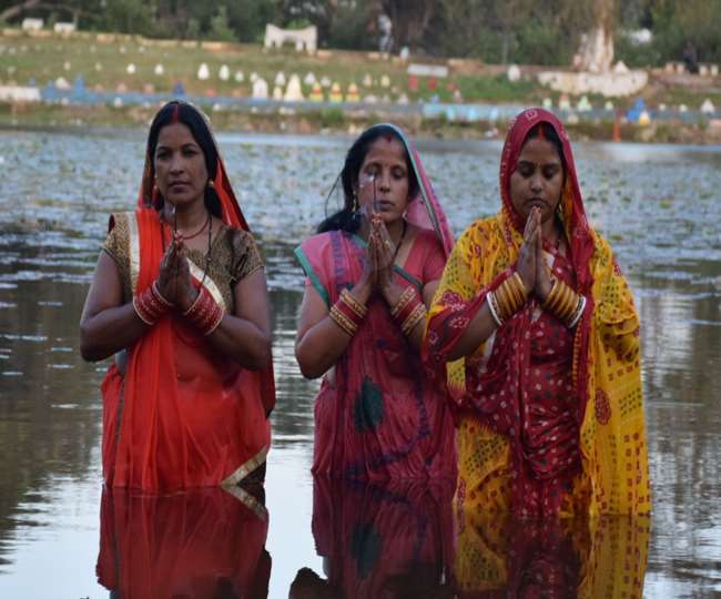 Chaiti Chhath 2020 उदयीमान सूर्य को अर्घ्य देने के साथ ही चैती छठ ...