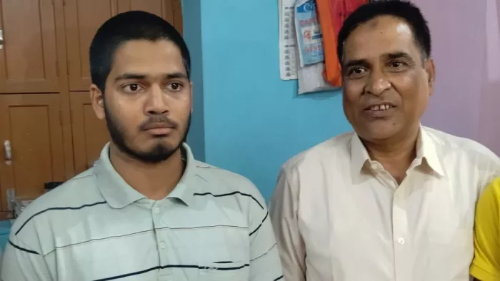 Bihar Board High school Topper: शिक्षक का बेटा है 10वीं टॉपर रुमान अशरफ ...