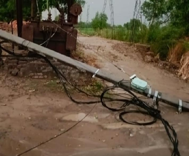 आंधी में खंभे टूटने पर तीन दिन से विद्युत आपूर्ति ठप - Power system ...