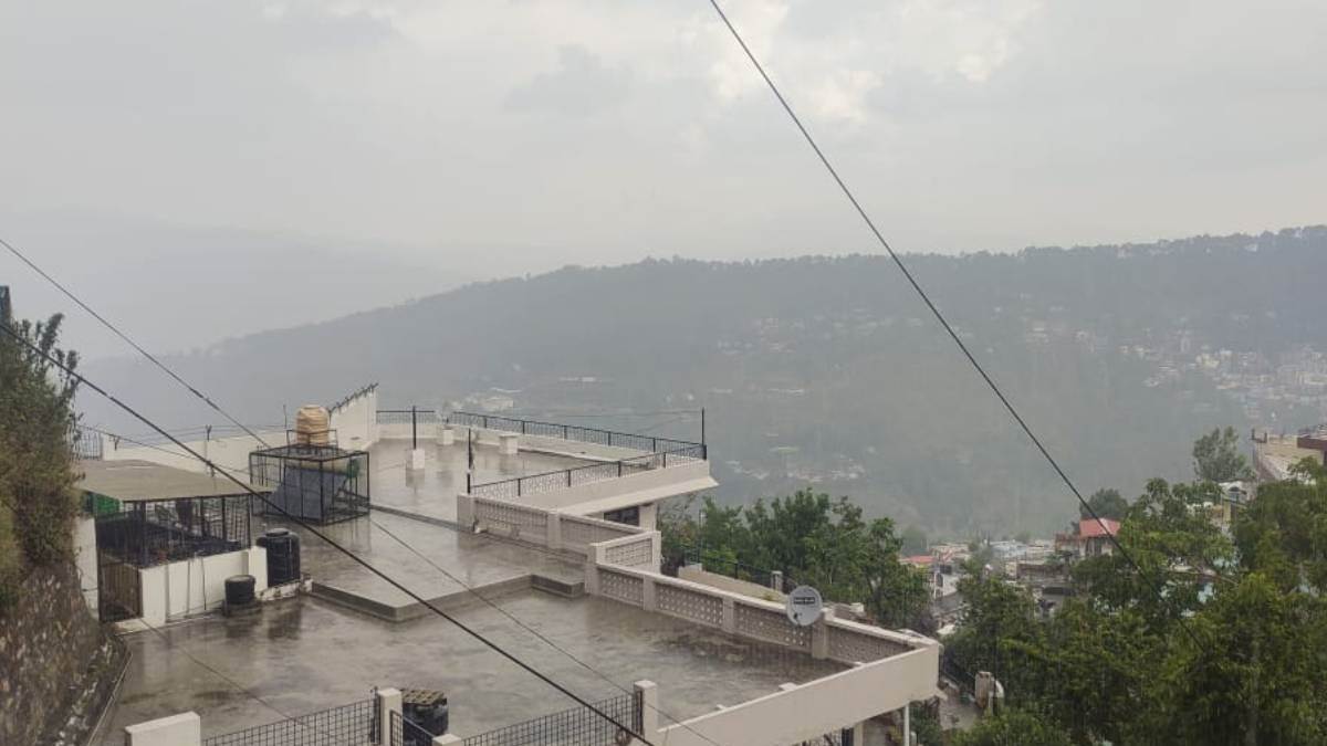 Weather in Almora: जिले में बारिश से आम जनजीवन प्रभावित, तापमान गिरा ...