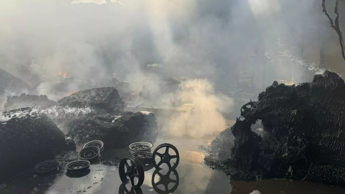 Gurgaon Fire: गाड़ियों के सीट कवर बनाने वाली कंपनी में लगी आग, राहत ...