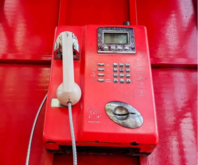 जब हर गली-नुक्कड़ के टेलीफोन पर होती थी सिक्कों की खनक, Payphones का वो ...