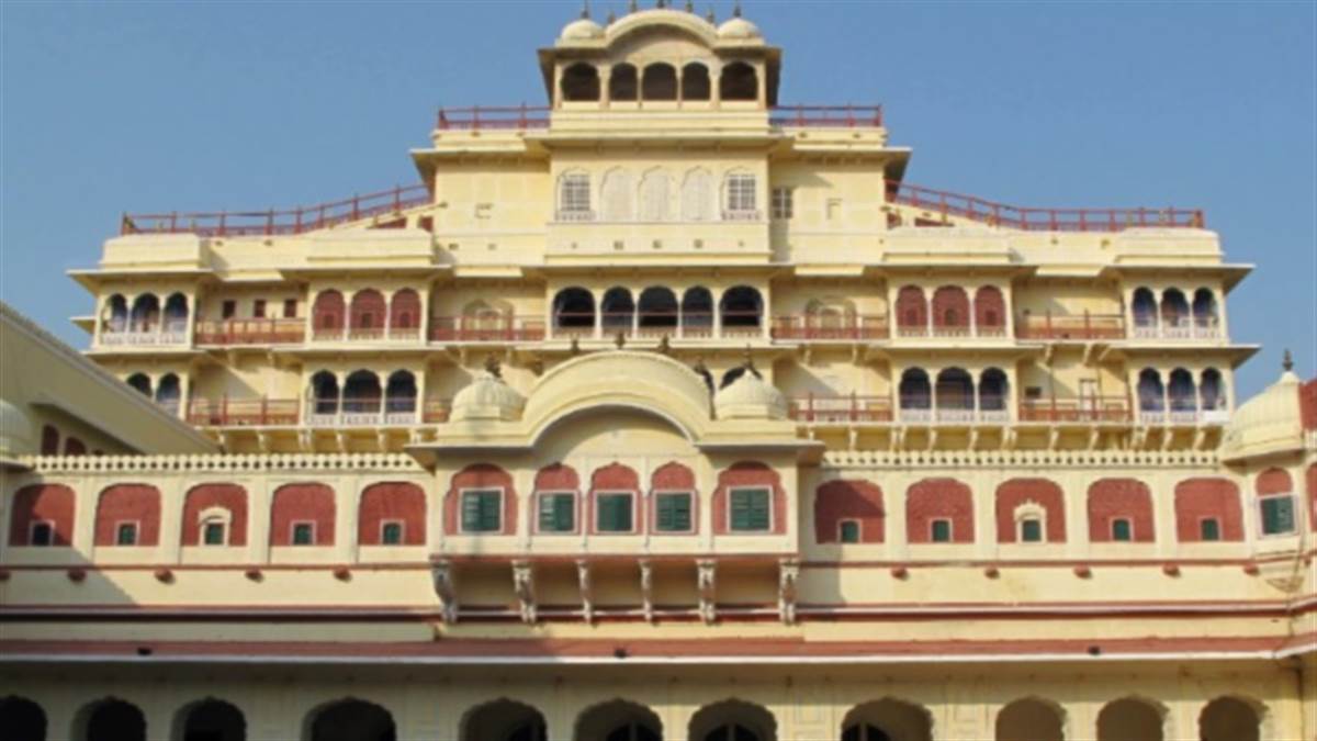 'मास्टरपीसेज एट दि जयपुर कोर्ट' हमें राजघरानों के वैभवशाली दिनों की ...